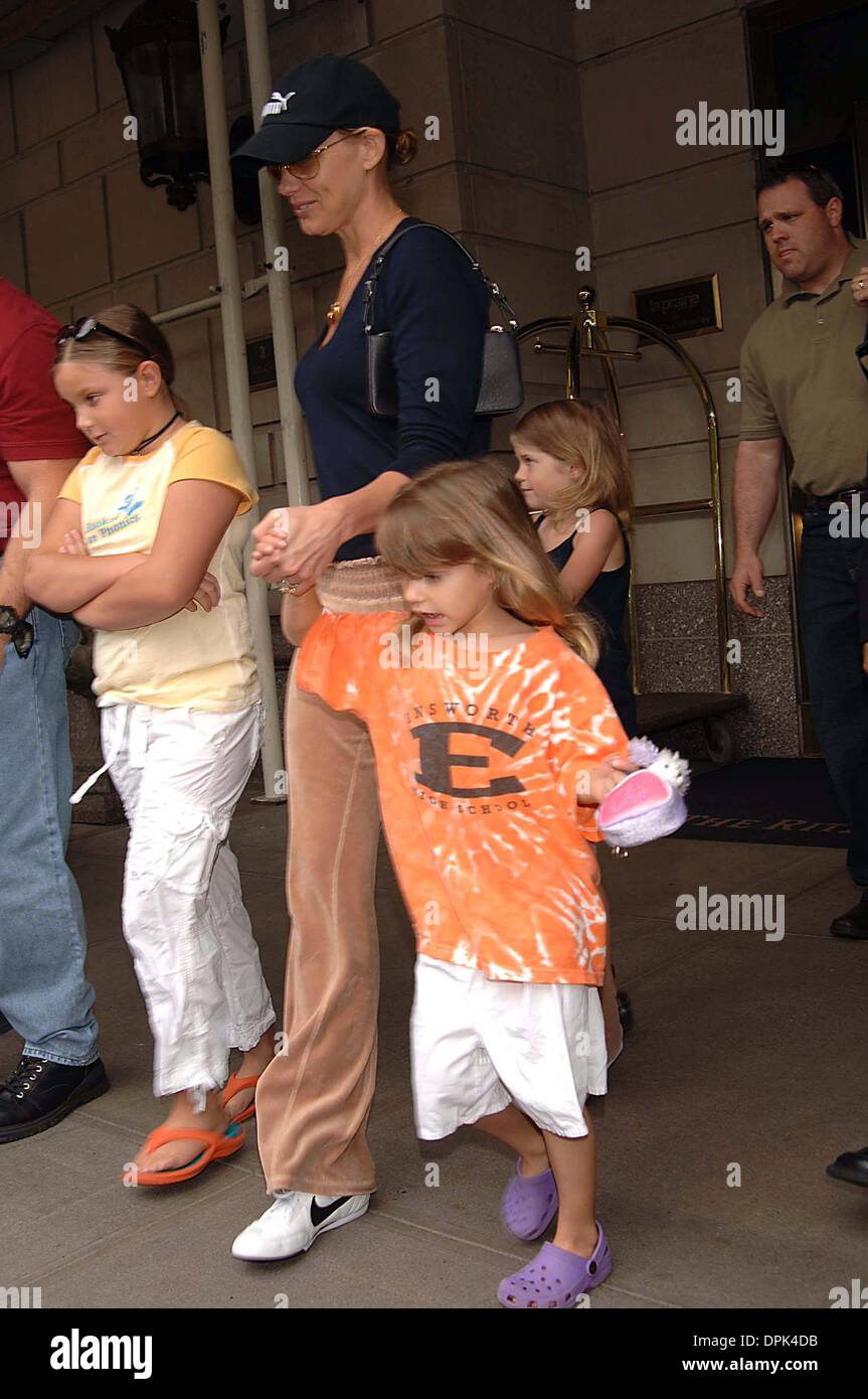 June 27, 2006 - K48458AR.CELEBRITIES OUT AND ABOUT NEW YORK CITY.06-27 ...