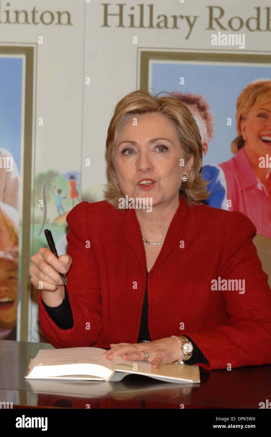 It takes a village hillary clinton hi-res stock photography and images ...