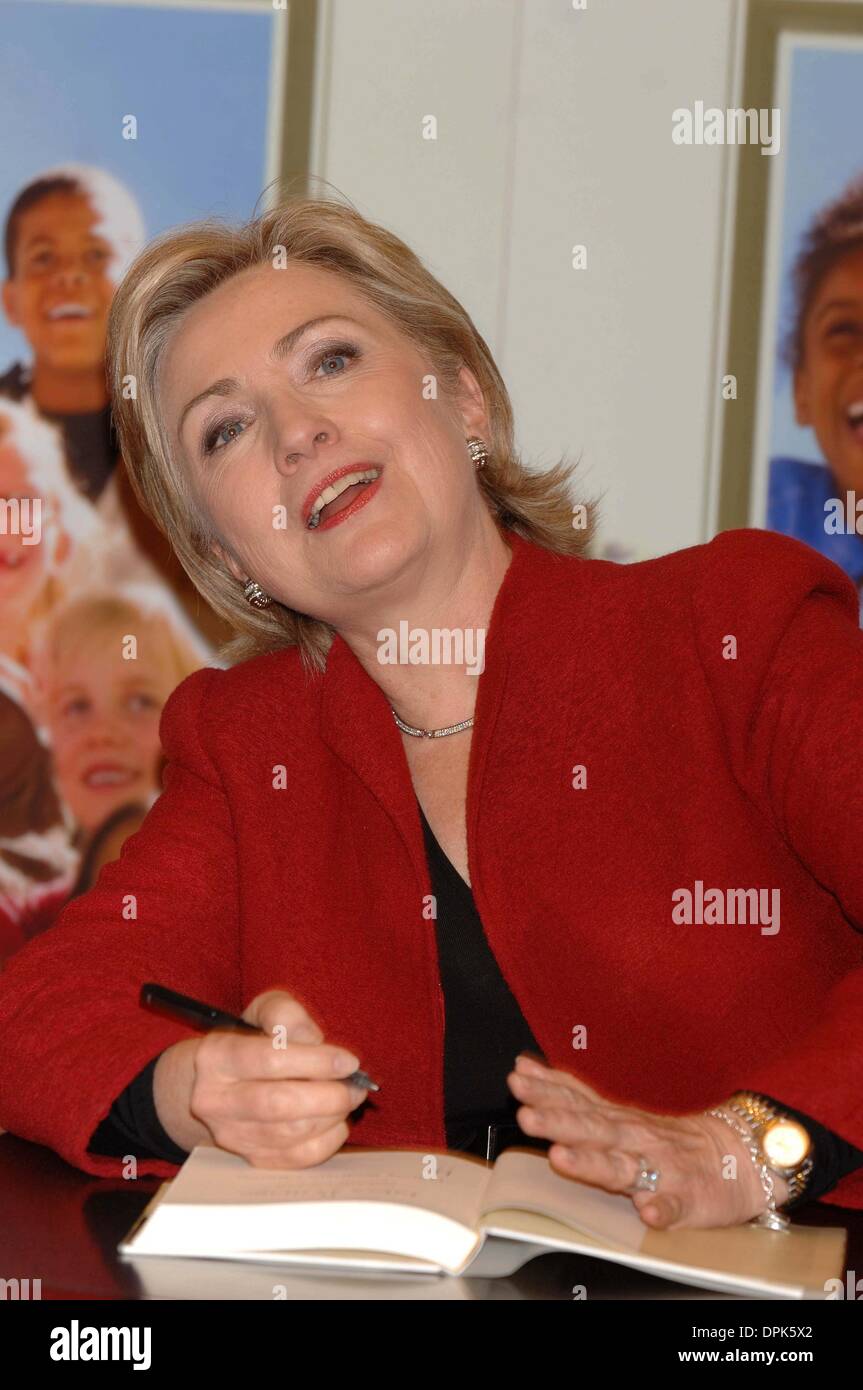 Dec. 18, 2006 - New York, New York, USA - K51129AR.Sen. Hillary Clinton ...
