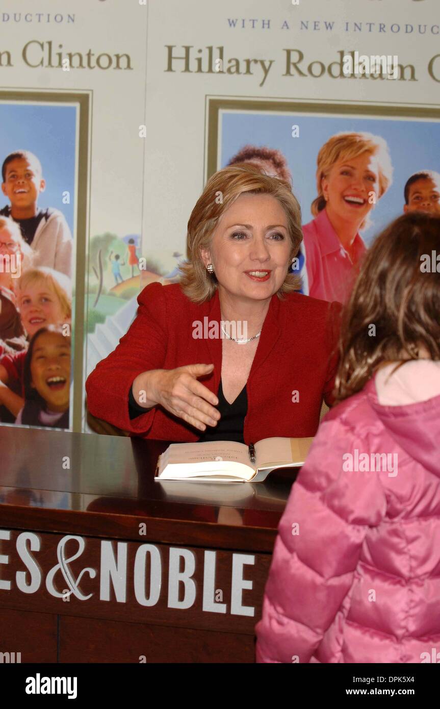 It takes a village hillary clinton hi-res stock photography and images ...
