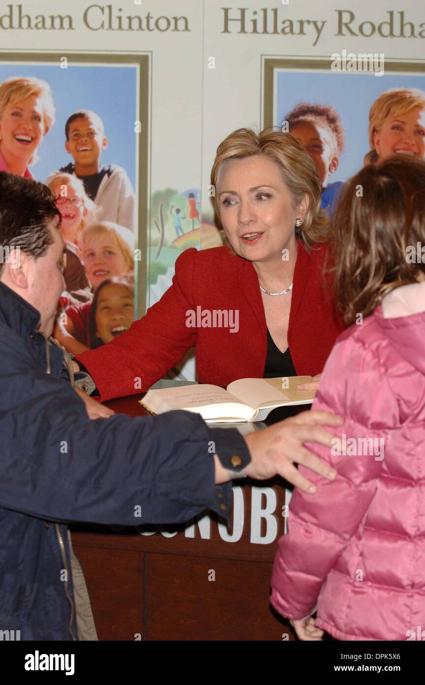 Dec. 18, 2006 - New York, New York, USA - K51129AR.Sen. Hillary Clinton ...