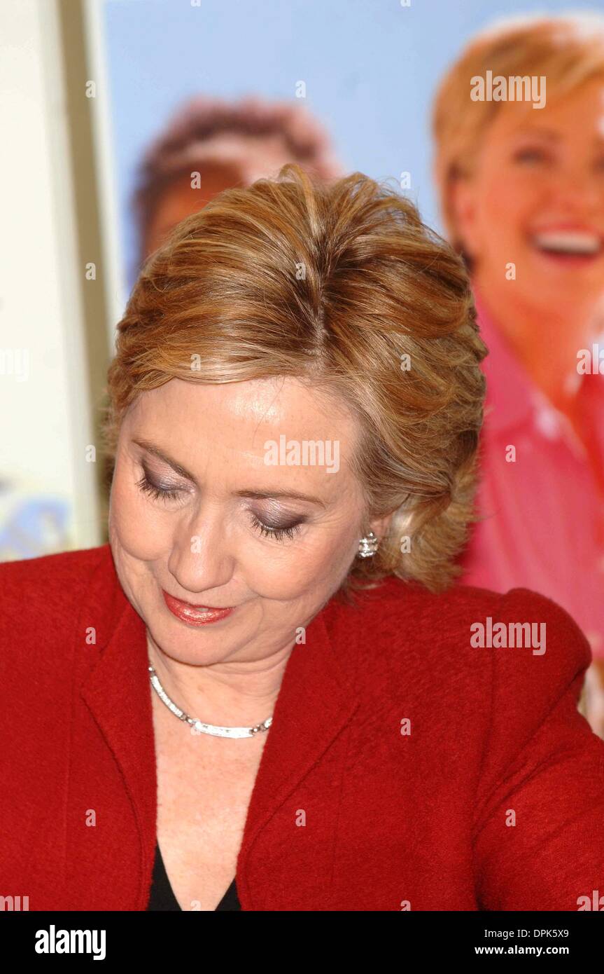 Dec. 18, 2006 - New York, New York, USA - K51129AR.Sen. Hillary Clinton ...