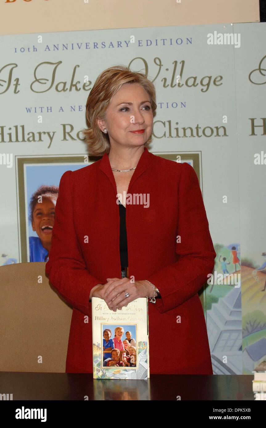 It takes a village hillary clinton hi-res stock photography and images ...