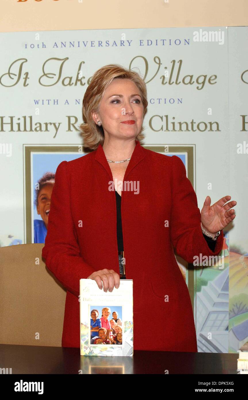 Dec. 18, 2006 - New York, New York, USA - K51129AR.Sen. Hillary Clinton ...