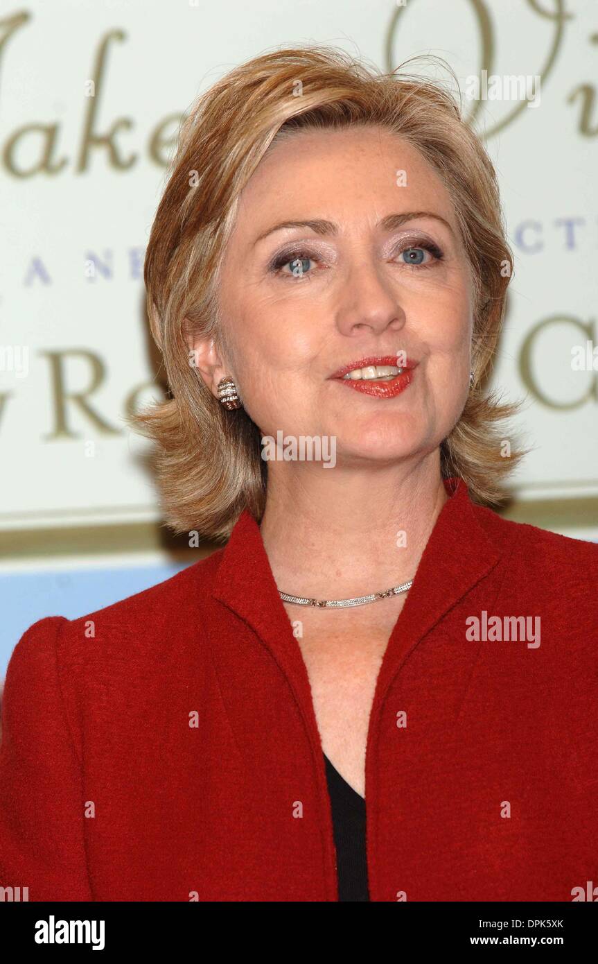 Dec. 18, 2006 - New York, New York, USA - K51129AR.Sen. Hillary Clinton ...