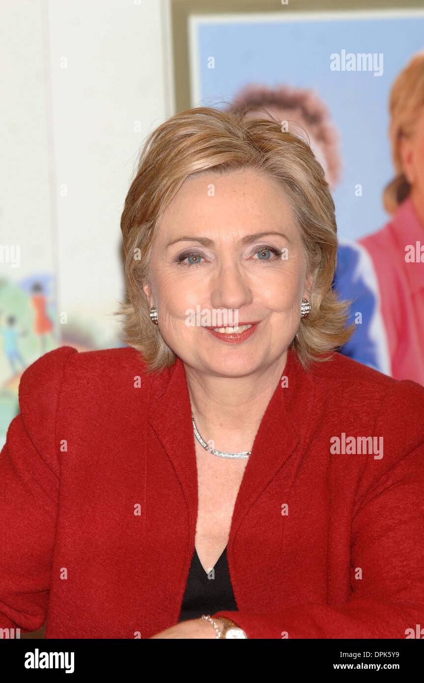 It takes a village hillary clinton hi-res stock photography and images ...