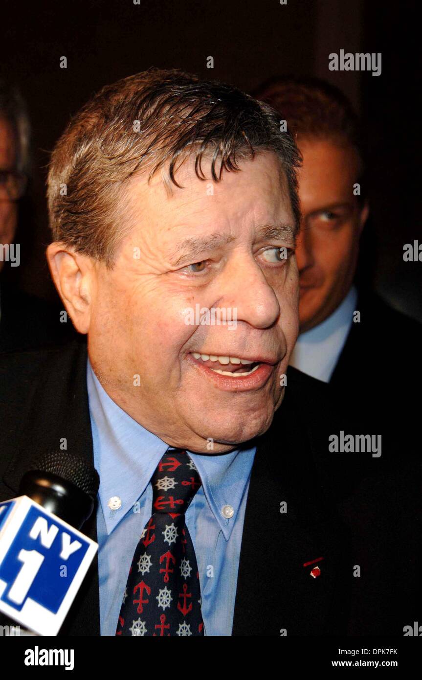 June 9, 2006 - New York, New York, USA - K48258AR.FRIARS CLUB TO ROAST ...