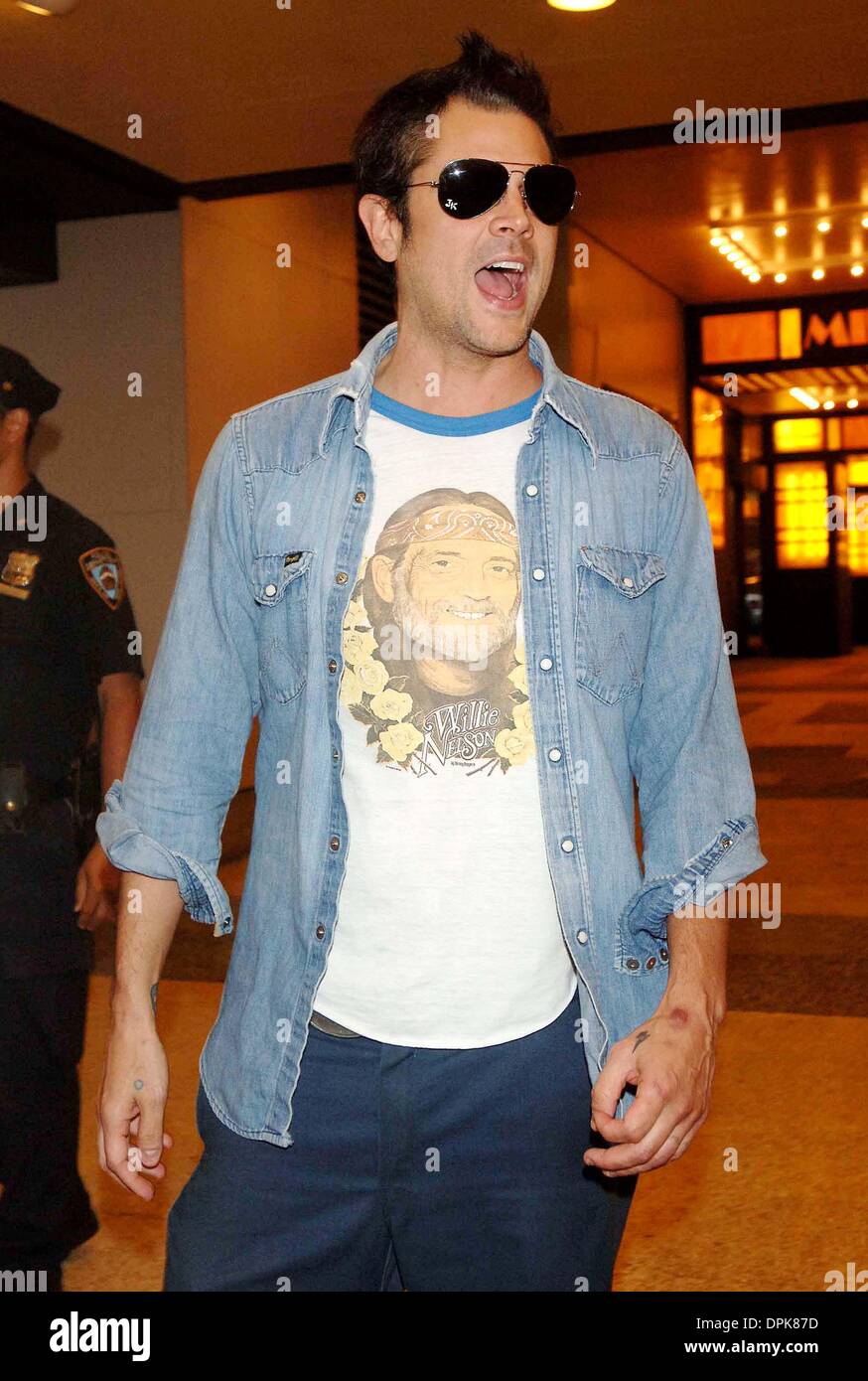 Sept. 20, 2006 - New York, New York, USA - guest depart TRL program of ...