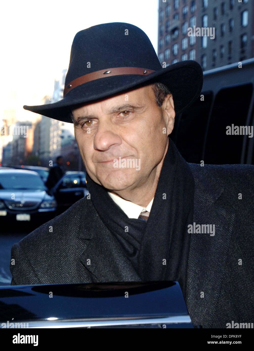 Dec. 8, 2006 - New York, New York, USA - Celebrities out and about in ...