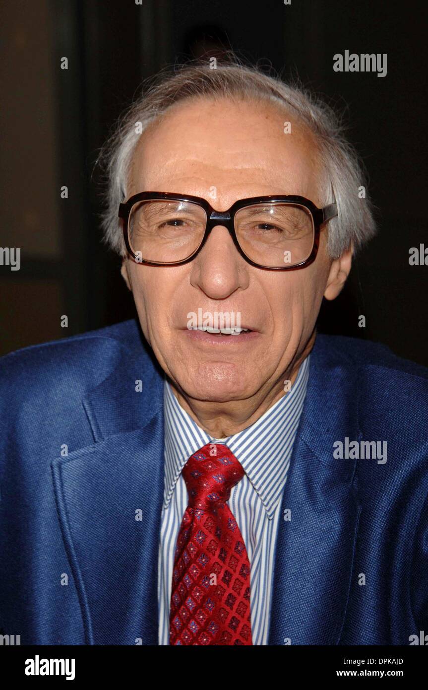 June 9, 2006 - New York, New York, USA - K48258AR.FRIARS CLUB TO ROASR ...