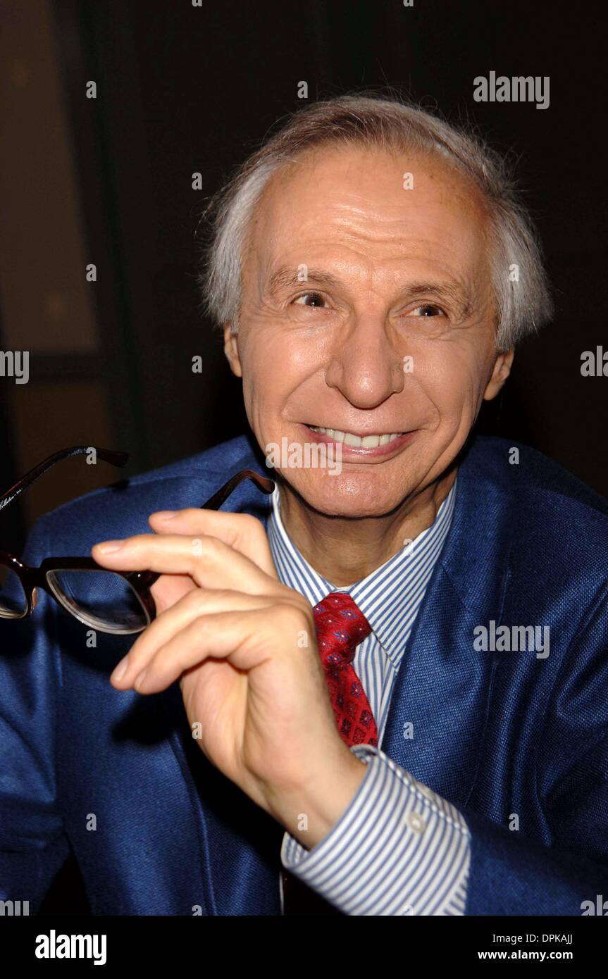 June 9, 2006 - New York, New York, USA - K48258AR.FRIARS CLUB TO ROASR ...