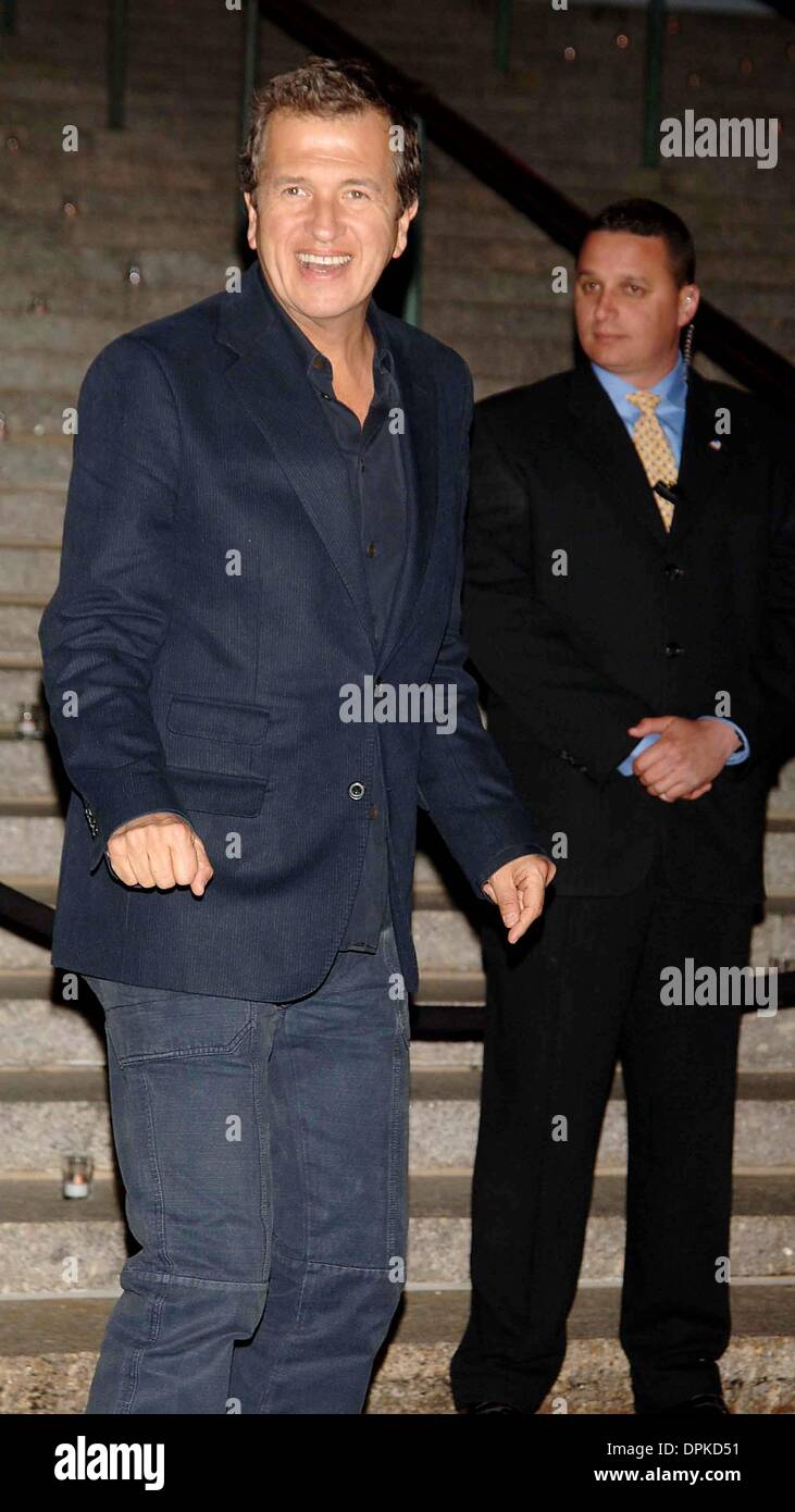 Mario testino photos hi-res stock photography and images - Alamy