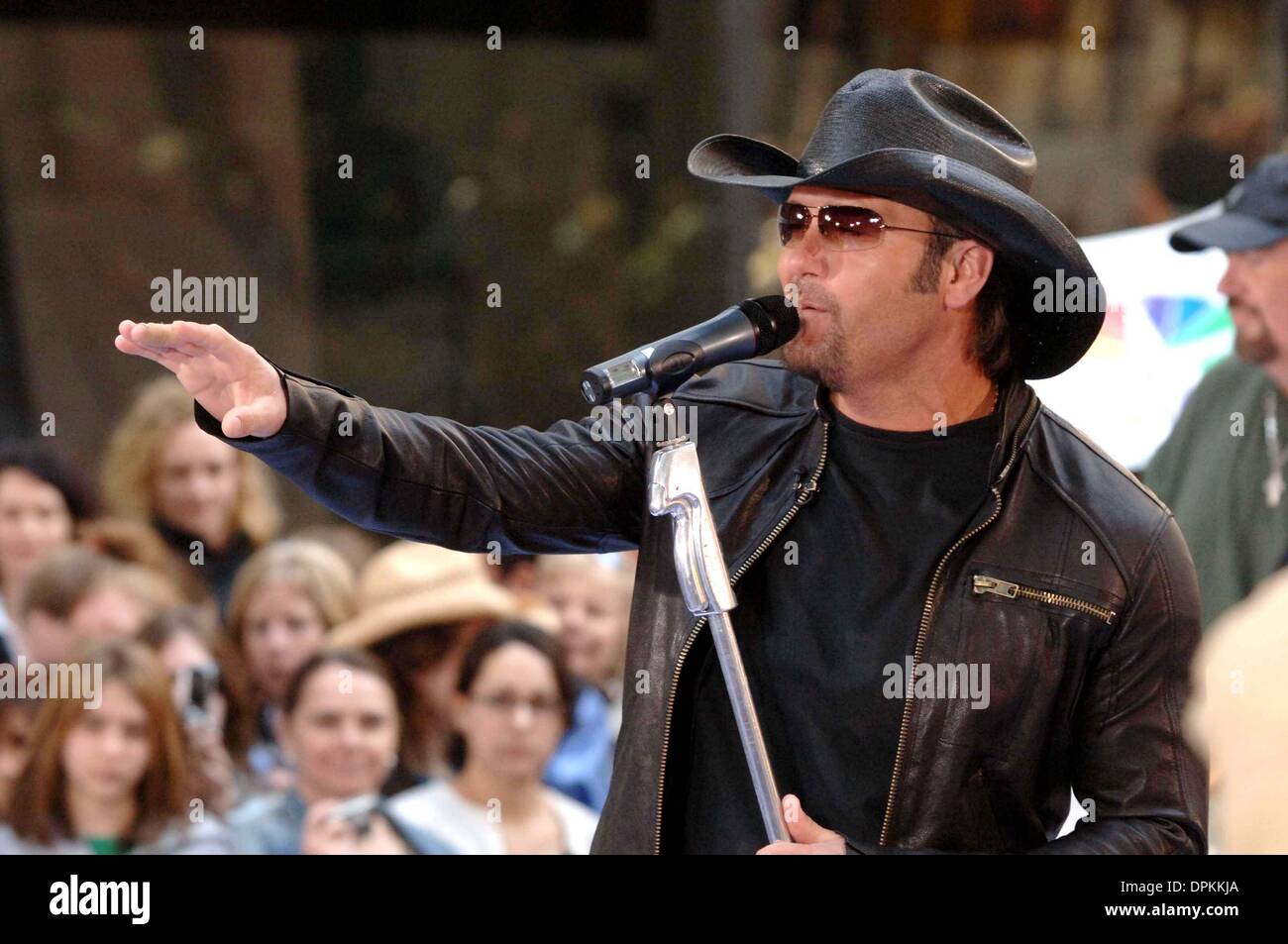 Mar. 31, 2006 - New York , New York - K47398AR.Tim McGraw performs on ...
