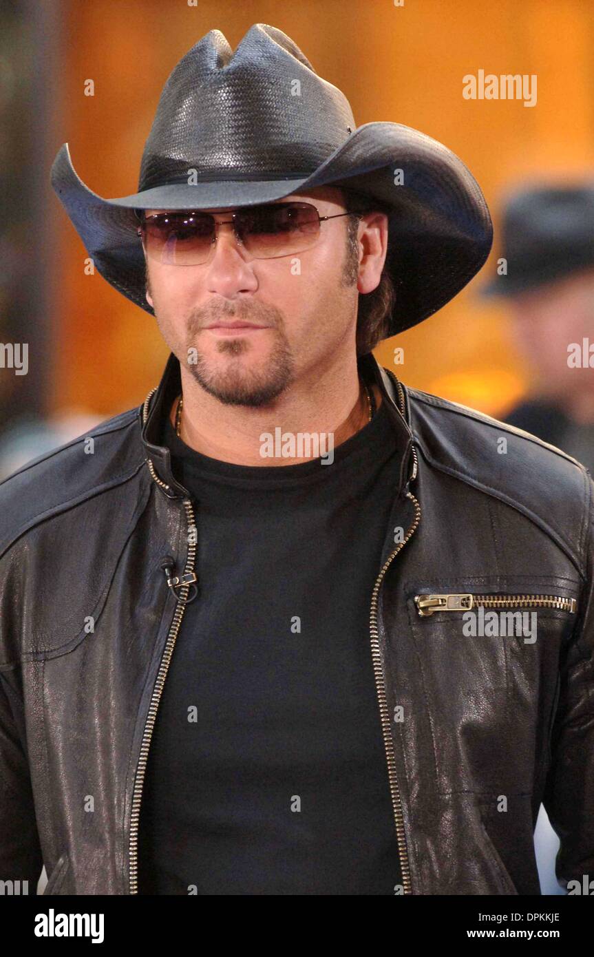 Mar. 31, 2006 - New York , New York - K47398AR.Tim McGraw performs on ...