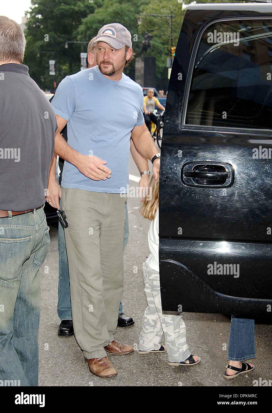 June 29, 2006 - New York, New York, USA - K48466AR.TIM MCGRAW OUT AND ...
