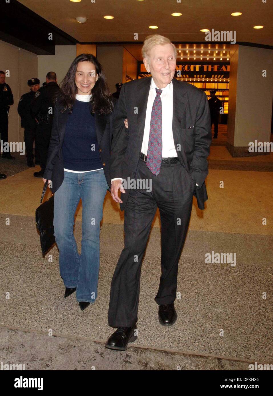 Nov. 3, 2006 - K50544AR.CELEBRITIES AT '' TRL '' AT MTV STUDIOS TIME ...