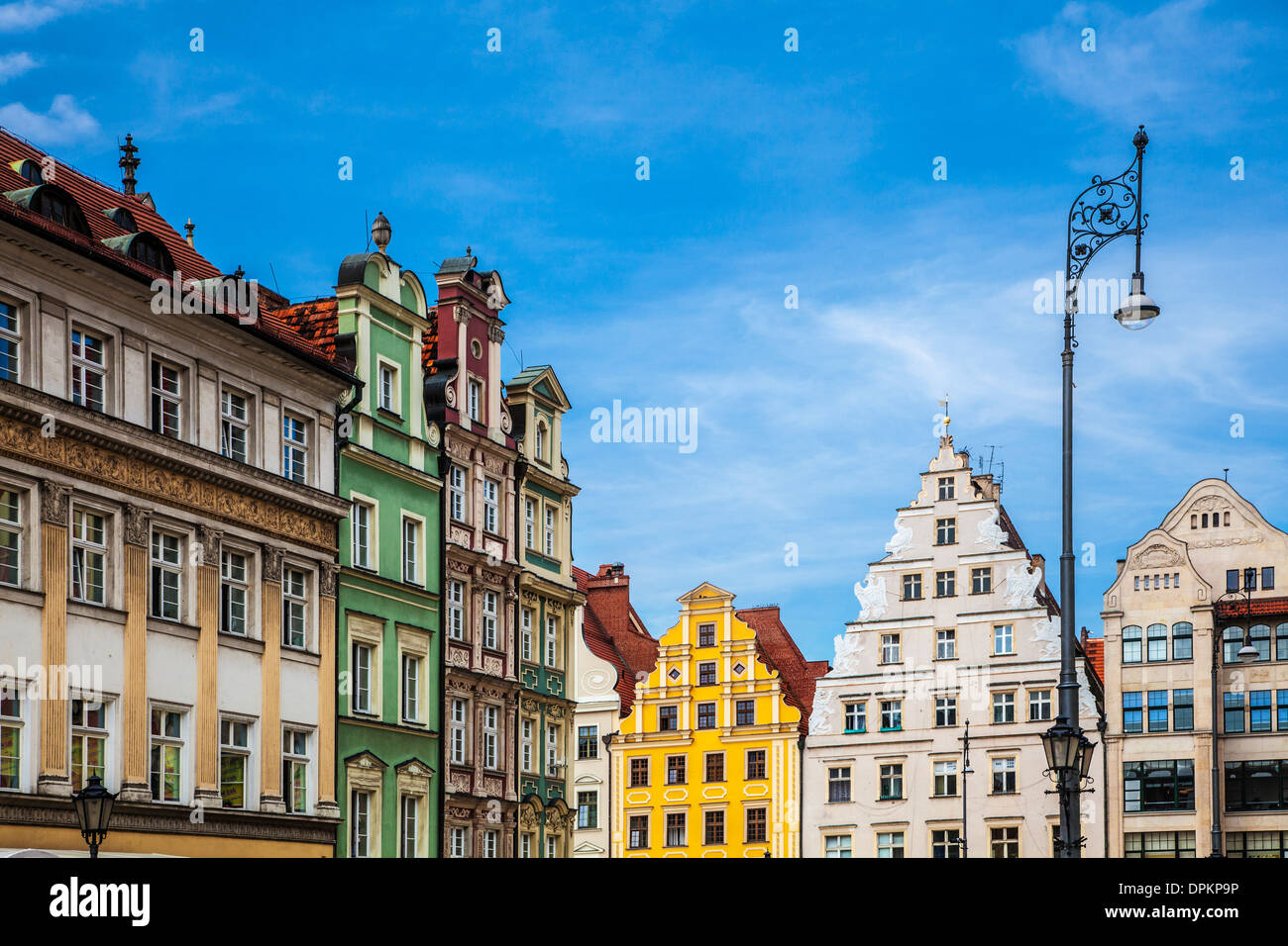 Colourful medieval houses in Wroclaw's old town Market Square or Rynek ...