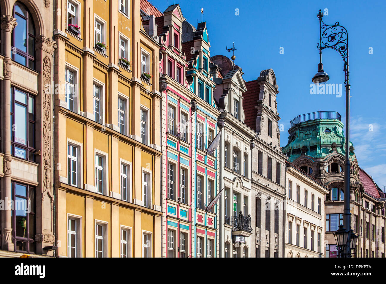 Colourful medieval houses in wroclaw hi-res stock photography and ...