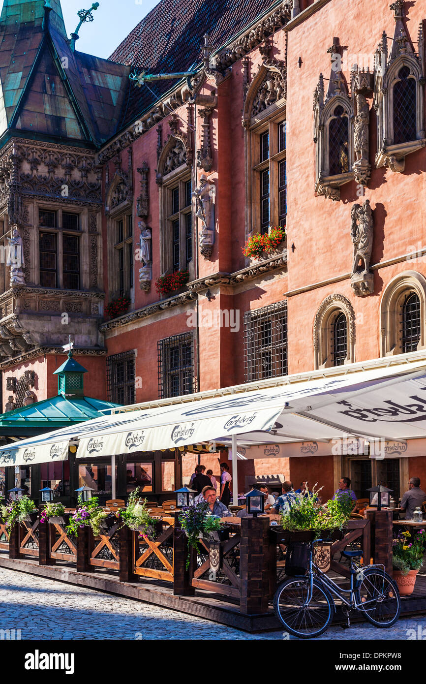 Gothic town hall hi-res stock photography and images - Alamy