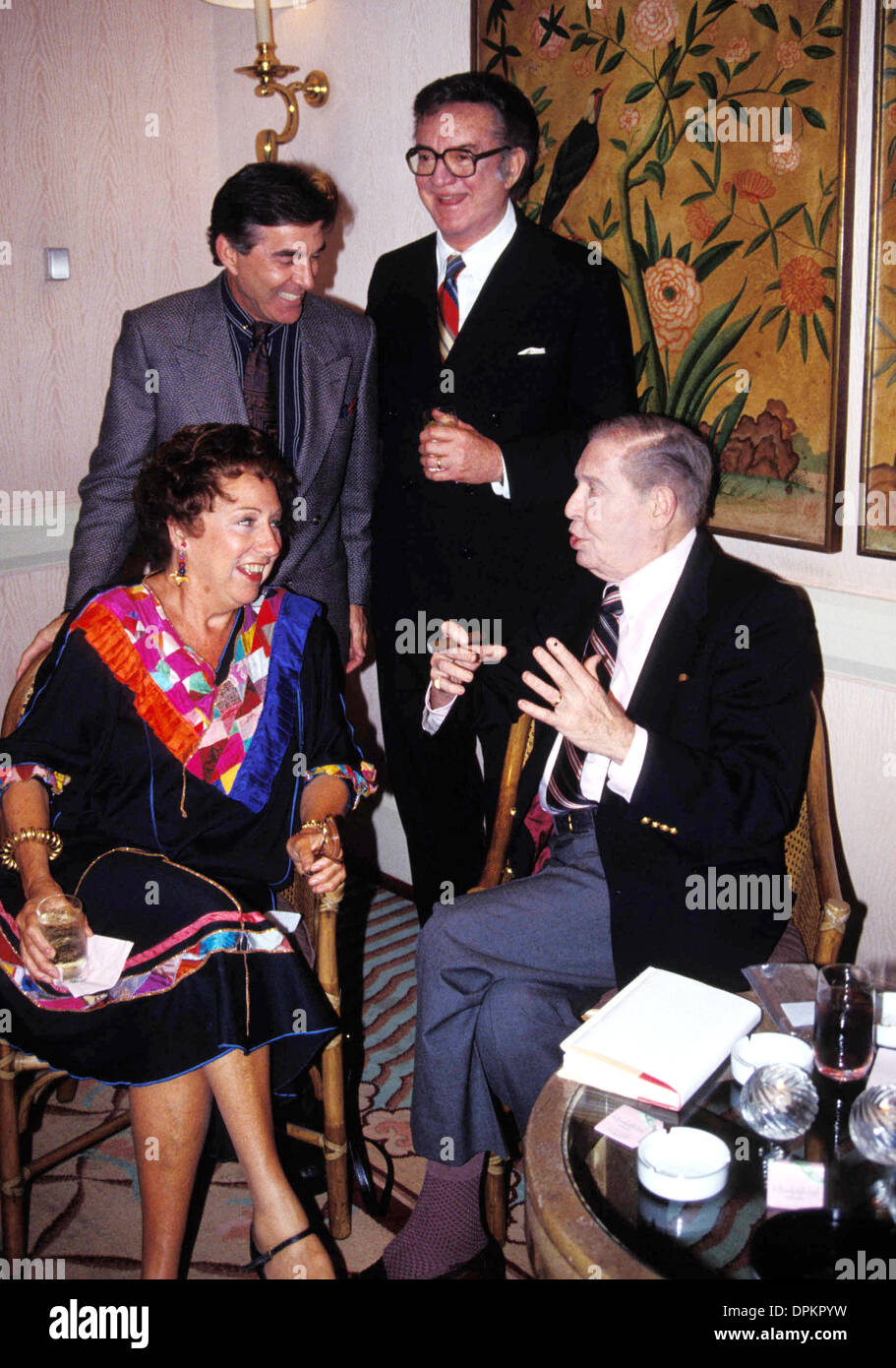 Dec 29 2005 jean stapleton hi-res stock photography and images - Alamy