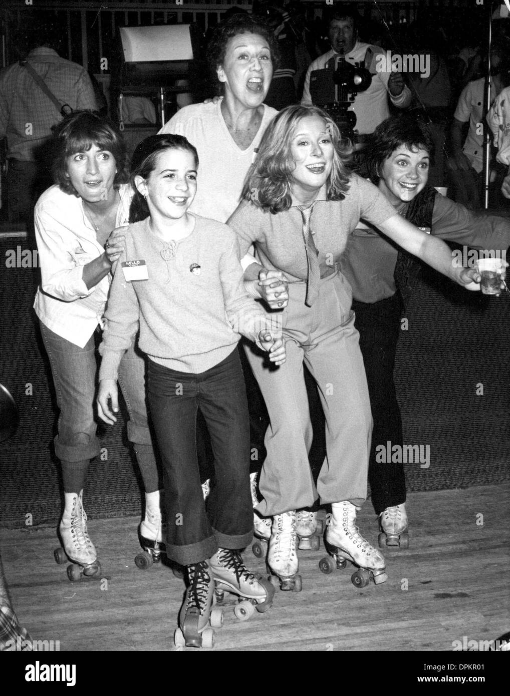 Cindy williams penny marshall cindy Black and White Stock Photos ...
