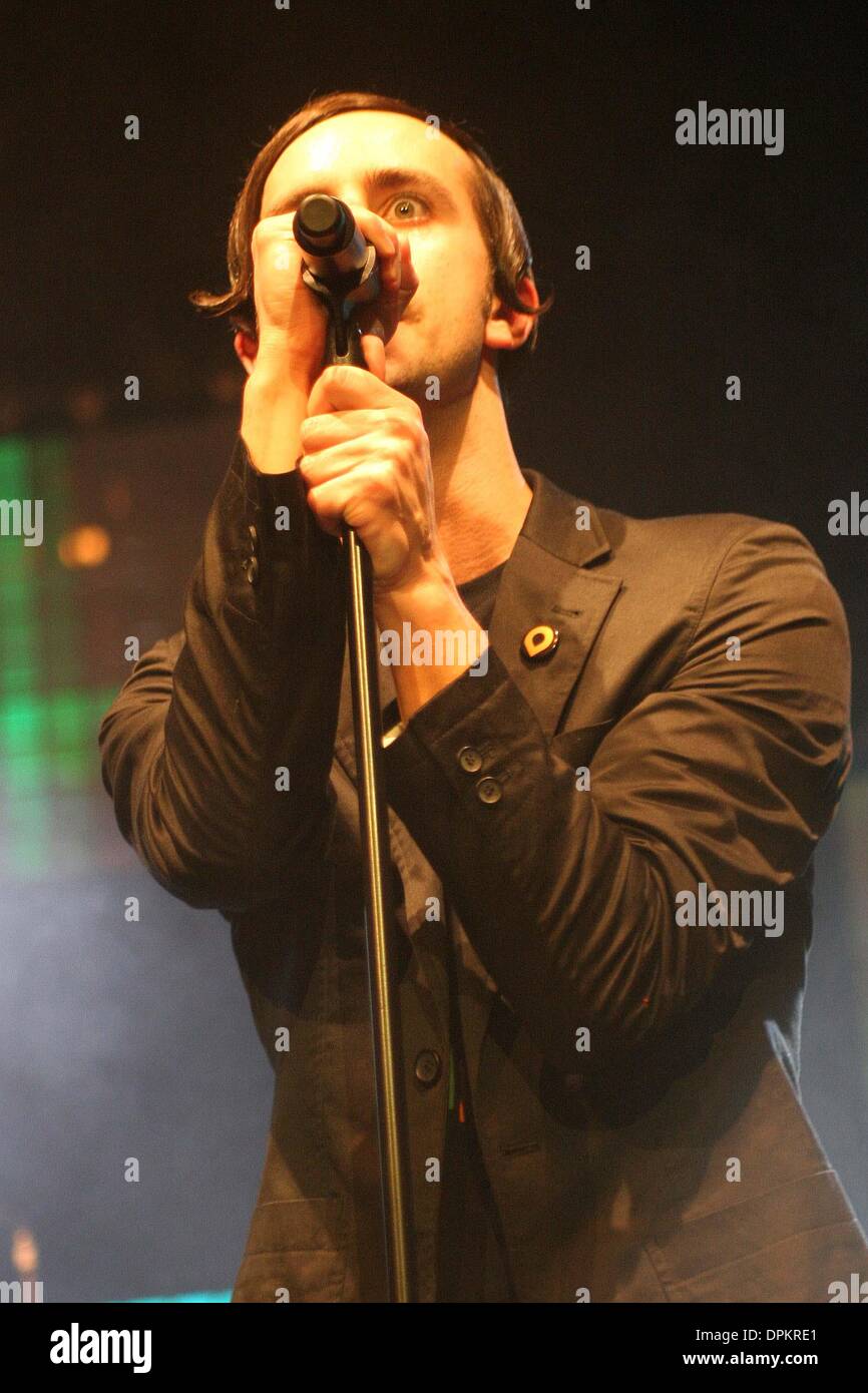 Maximo park tour hi-res stock photography and images - Alamy