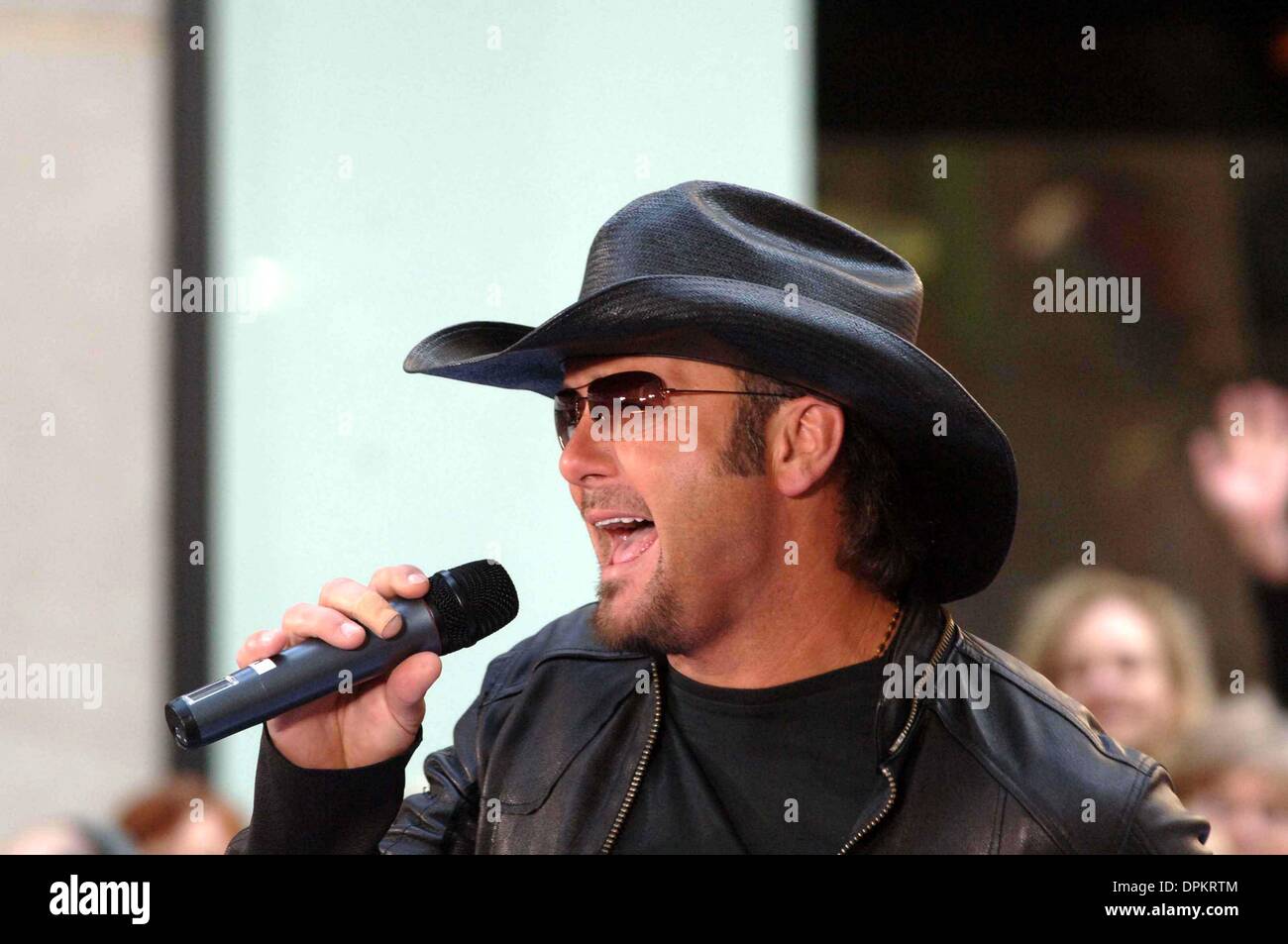 Mar. 31, 2006 - New York , New York - K47398AR.Tim McGraw performs on ...