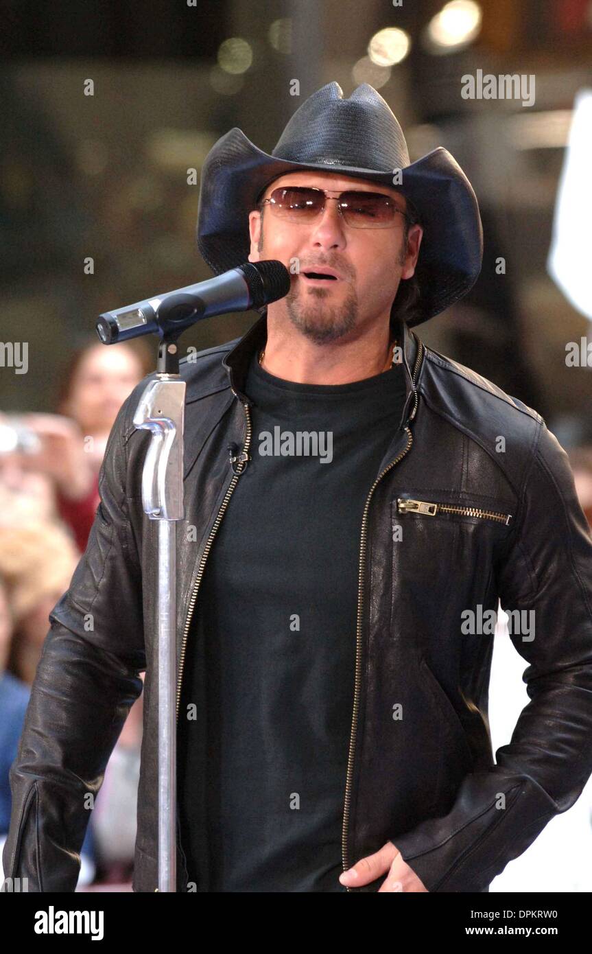 Mar. 31, 2006 - New York , New York - K47398AR.Tim McGraw performs on ...