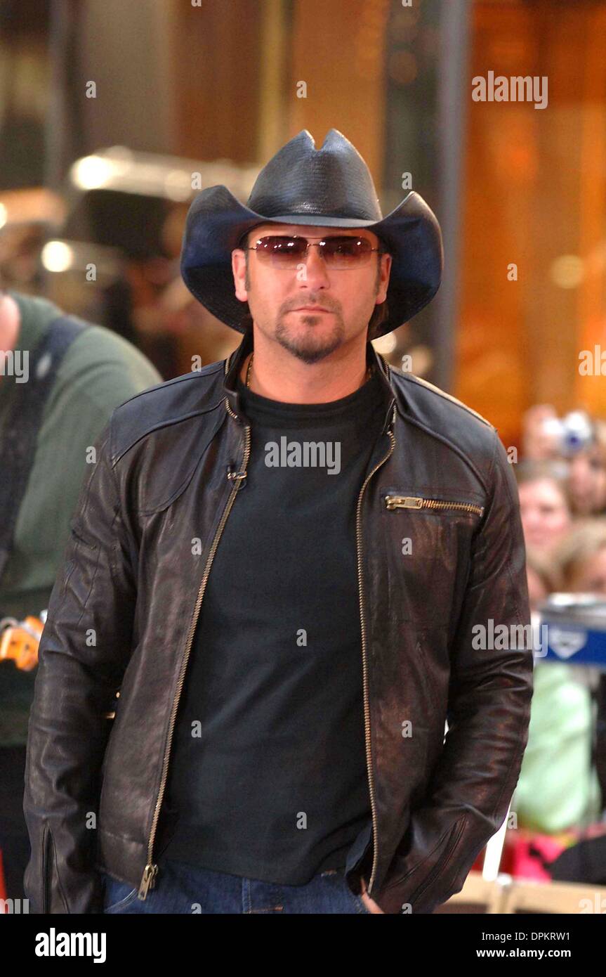 Mar. 31, 2006 - New York , New York - K47398AR.Tim McGraw performs on ...
