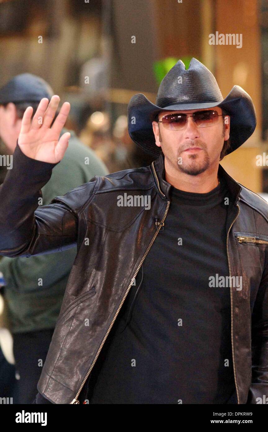 Mar. 31, 2006 - New York , New York - K47398AR.Tim McGraw performs on ...