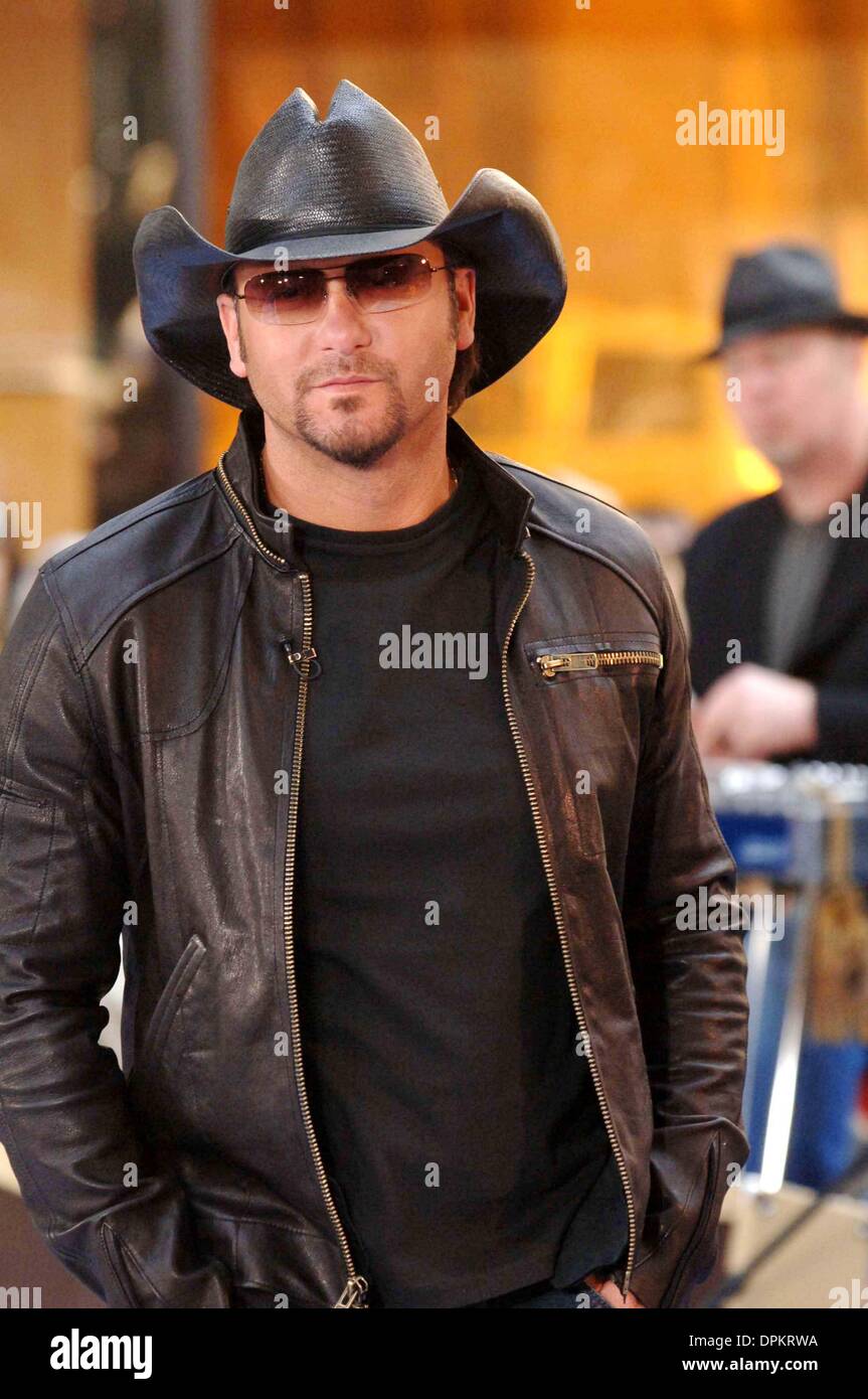 Mar. 31, 2006 - New York , New York - K47398AR.Tim McGraw performs on ...