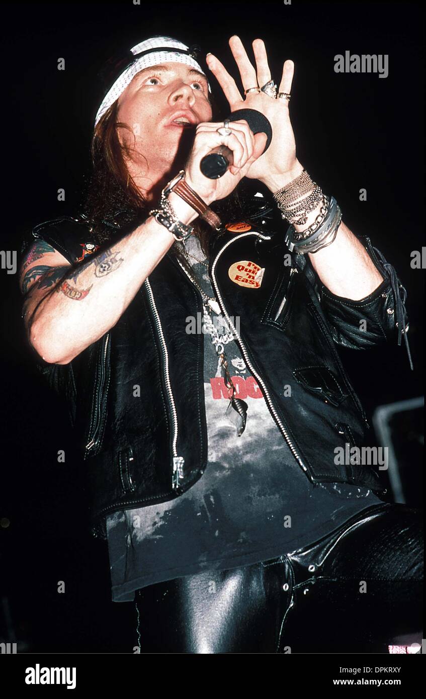 Apr. 5, 2006 - AXL ROSE AND GUNS N ROSES IN CONCERT.I3142EM. EDDIE ...