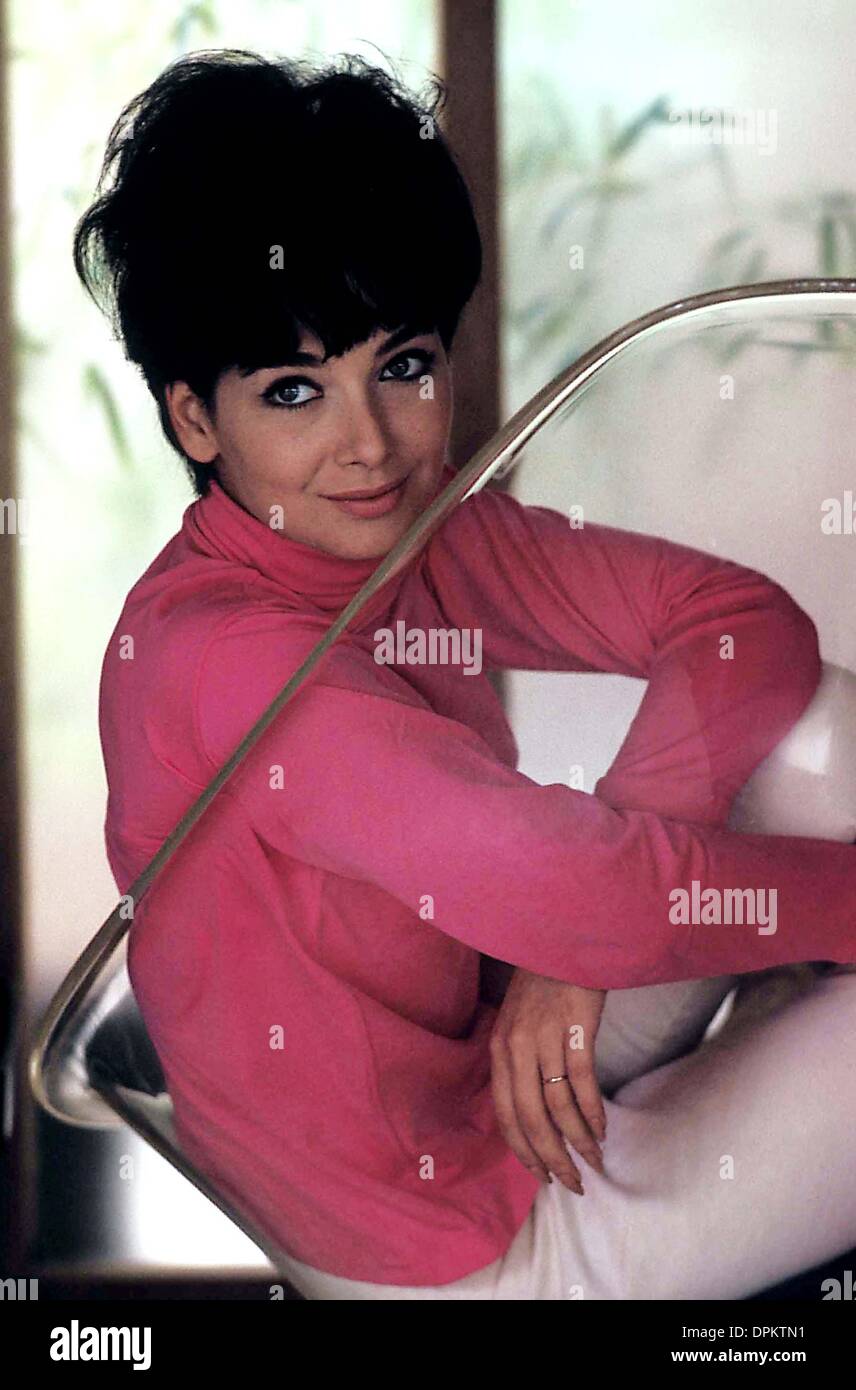 Suzanne pleshette 1962 hi-res stock photography and images - Alamy