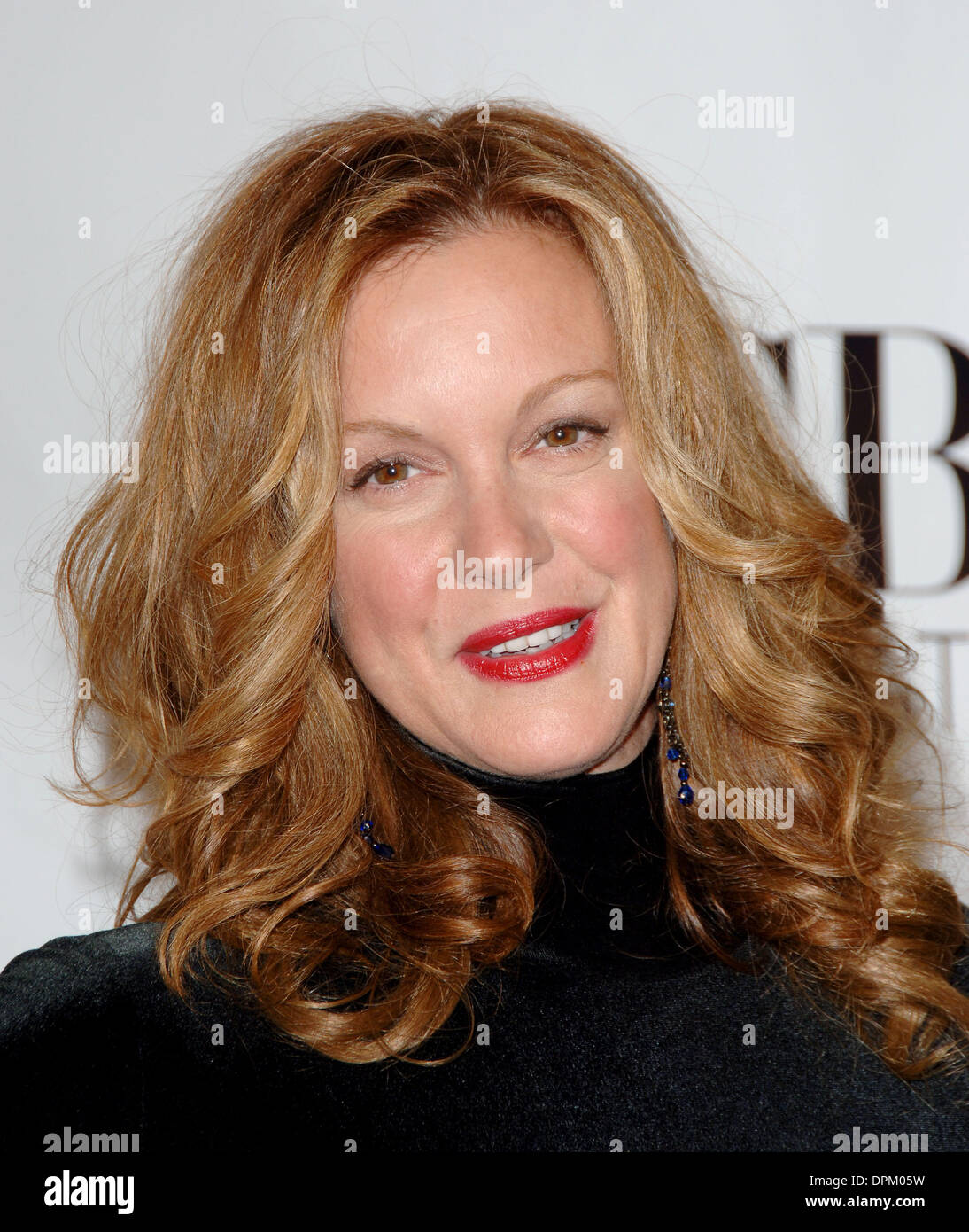 Elizabeth Perkins Stock Photos & Elizabeth Perkins Stock Images - Alamy