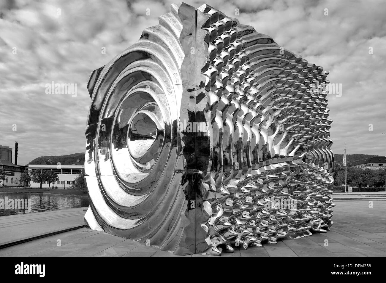 Cube sculpture hi-res stock photography and images - Alamy