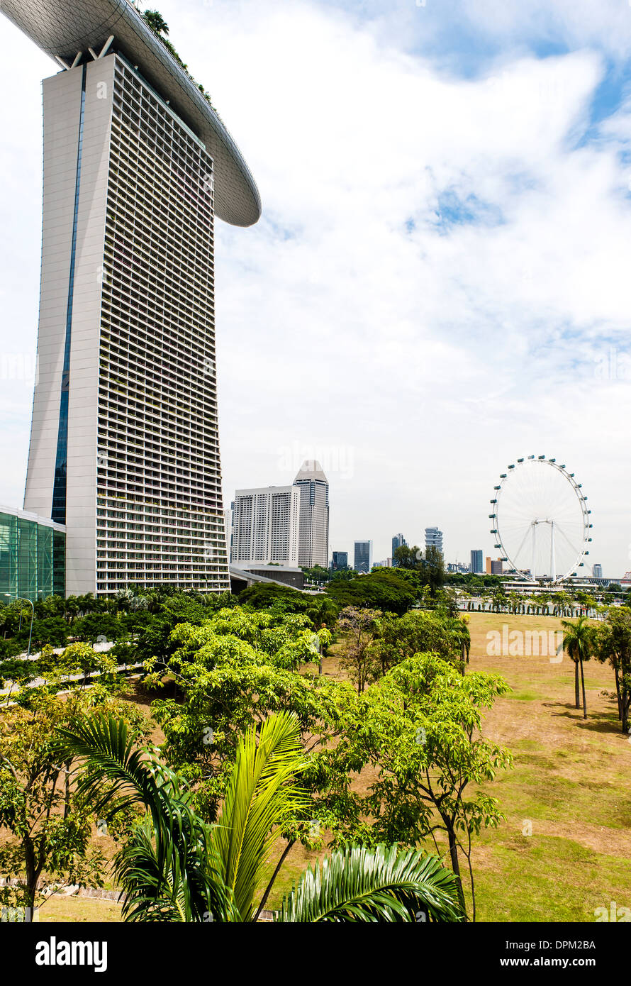 Landmark of Singapore's Marina Bay - 57-storey hotel Marina Bay Sands ...