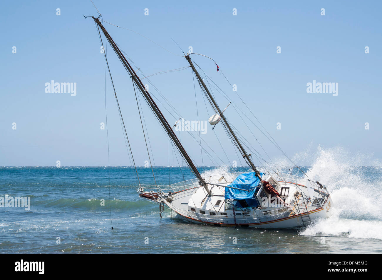 Boat Grounded Rocks High Resolution Stock Photography and Images - Alamy