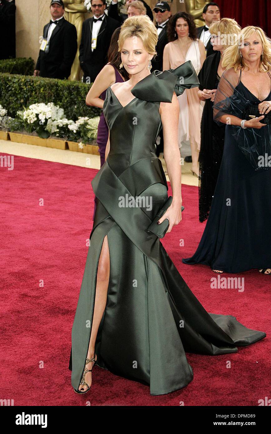 Mar. 28, 2006 - Kodak Theatre, HOLLYWOOD LOS ANGELES, USA - CHARLIZE ...