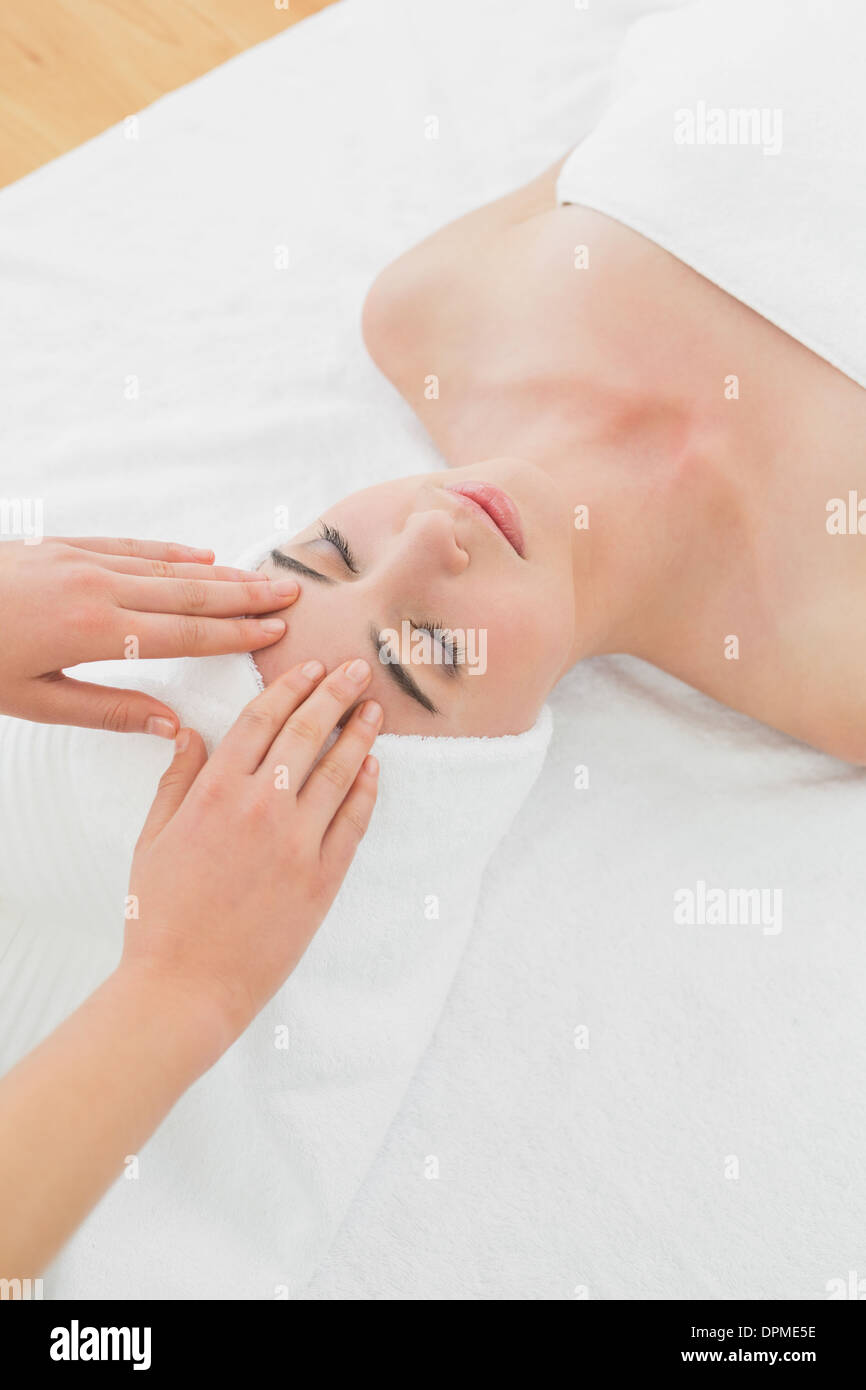 Hands massaging woman's forehead at beauty spa Stock Photo - Alamy