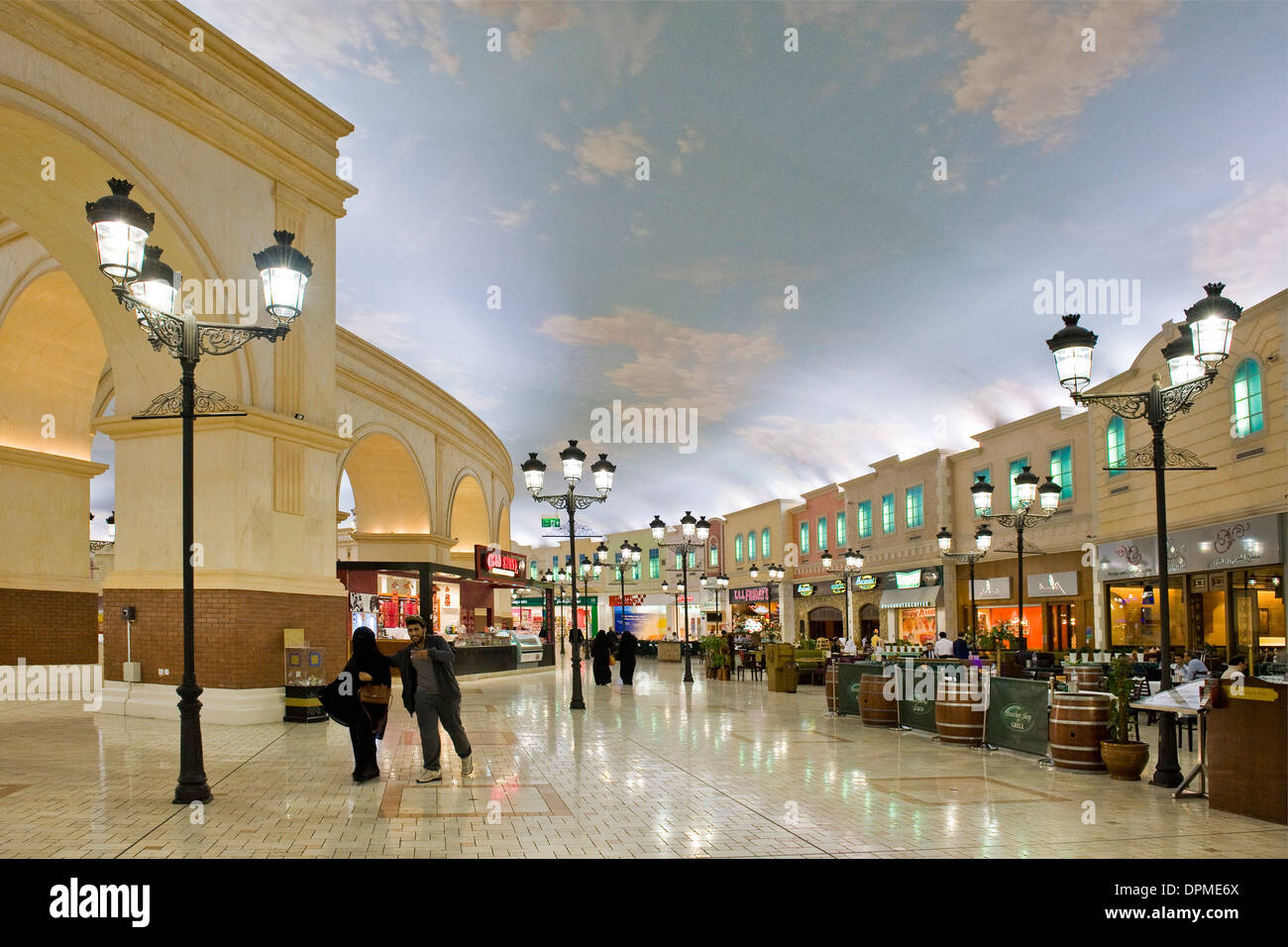 Qatar, Doha, Villaggio shopping mall Stock Photo - Alamy
