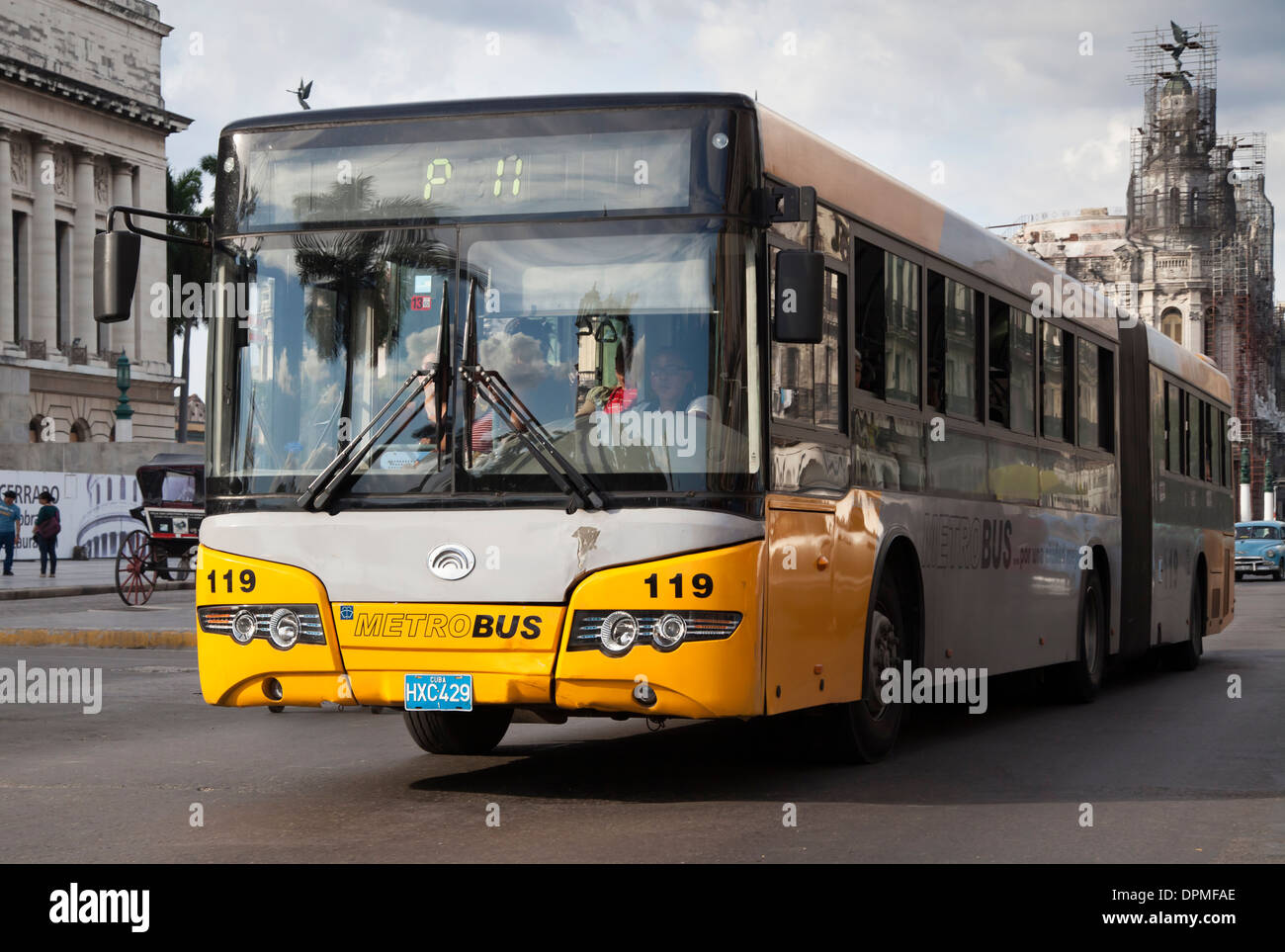 City metro bus outside el hi-res stock photography and images - Alamy