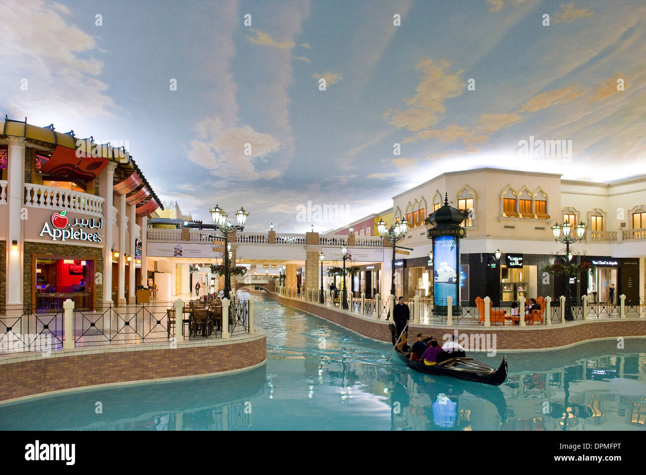 Qatar, Doha, Villaggio shopping mall Stock Photo - Alamy