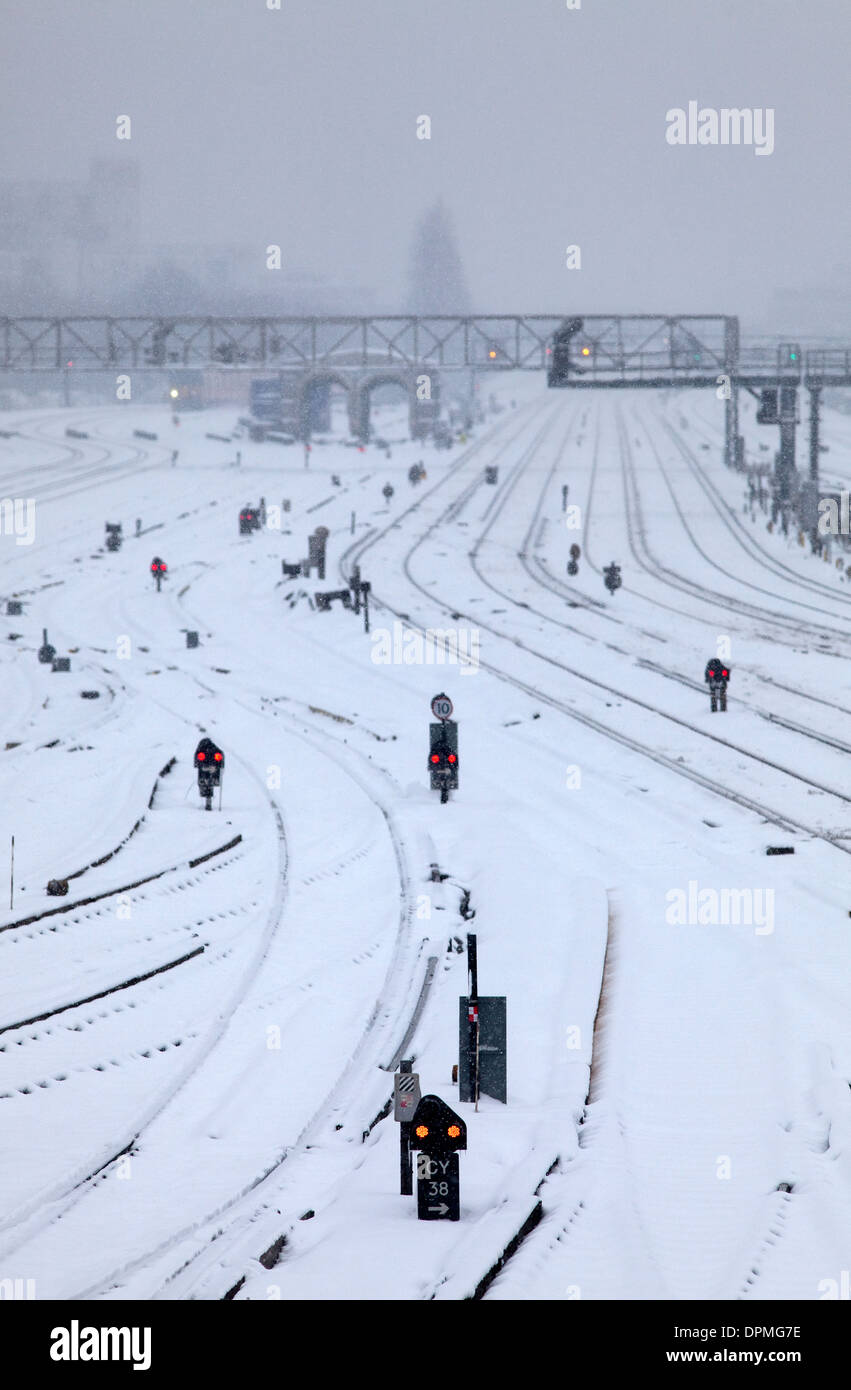 Snow railway hi-res stock photography and images - Alamy