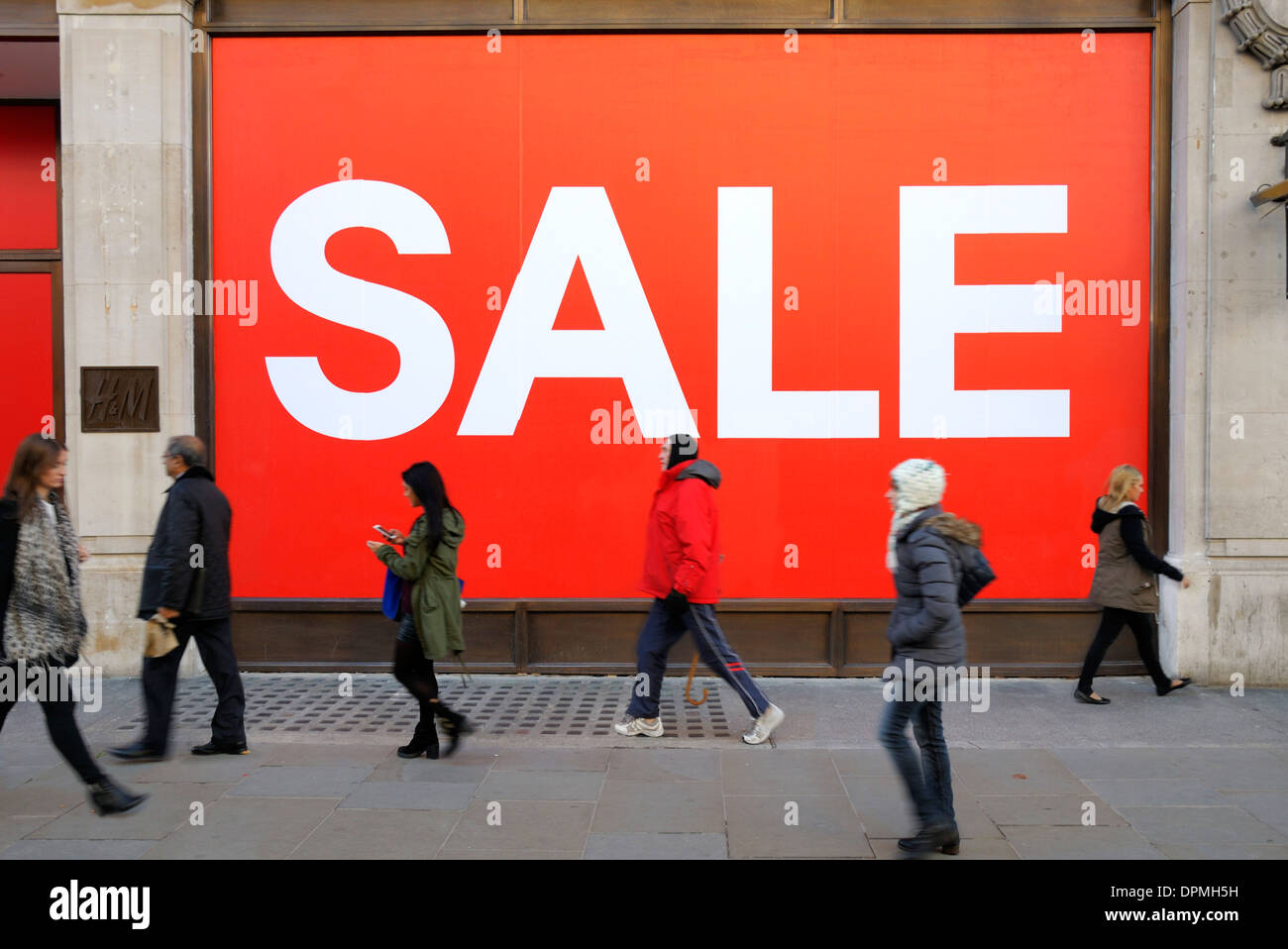 London, England, UK. Huge SALE sign in shop window (H&M) on Regent ...