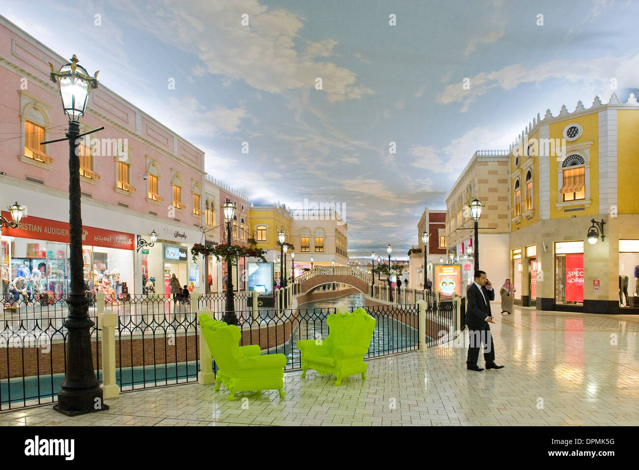 Qatar, Doha, Villaggio shopping mall Stock Photo - Alamy