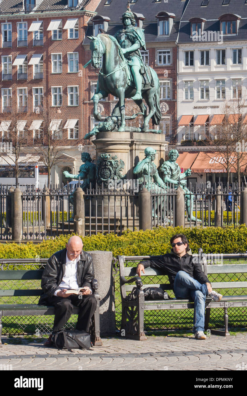 Pompous king hi-res stock photography and images - Alamy