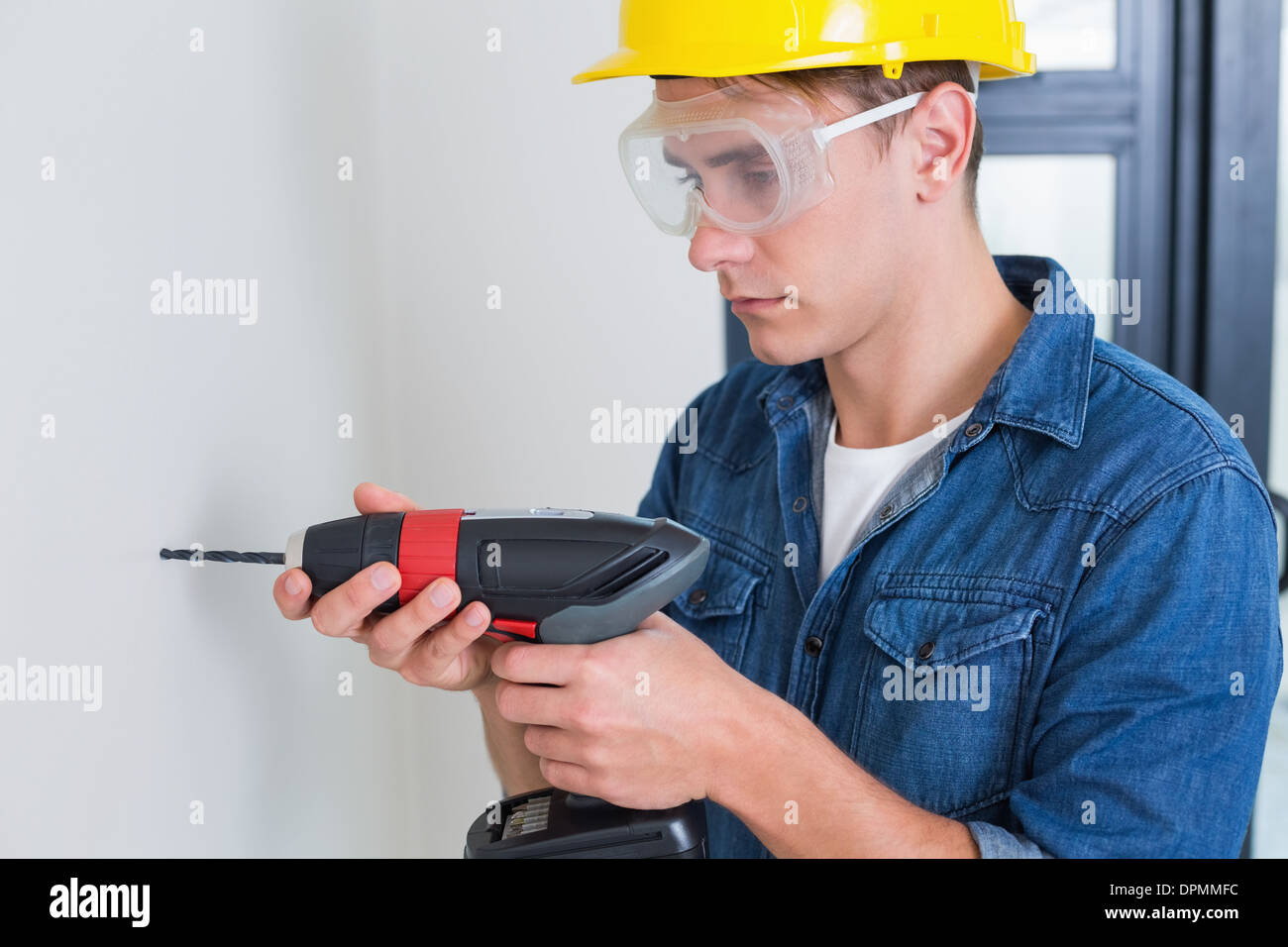 Using a drill hi-res stock photography and images - Alamy