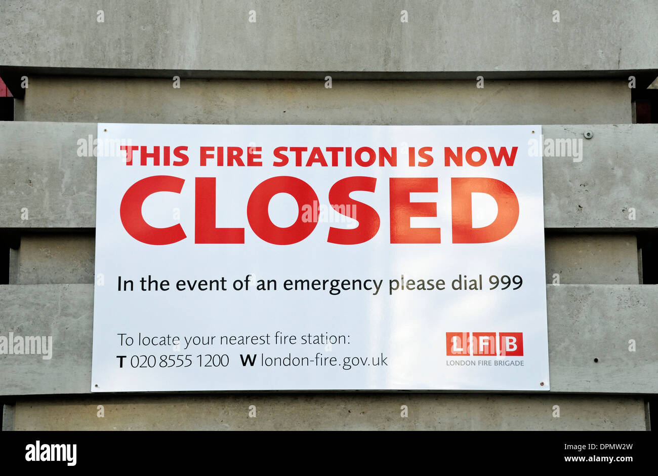 Station closed sign hi-res stock photography and images - Alamy