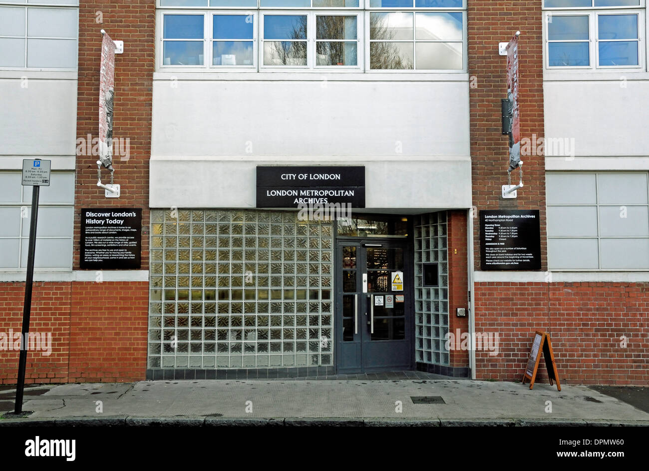 London Metropolitan Archives run by the City of London entrance ...