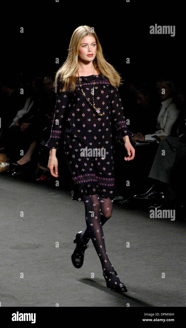 Feb. 8, 2006 - Los Angeles, CALIFORNIA, USA - K46704KR.OLYMPUS FASHION ...